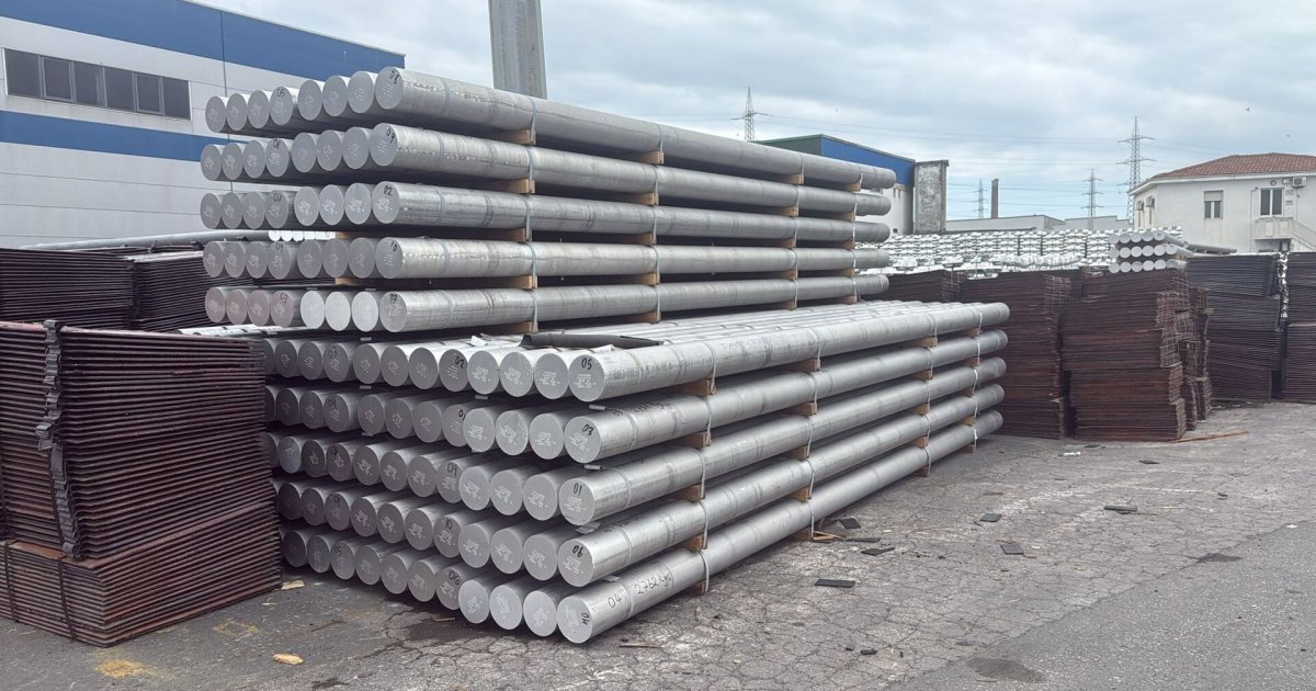 Raw materials logistics | Freight, containers and storage | ColliCare ...